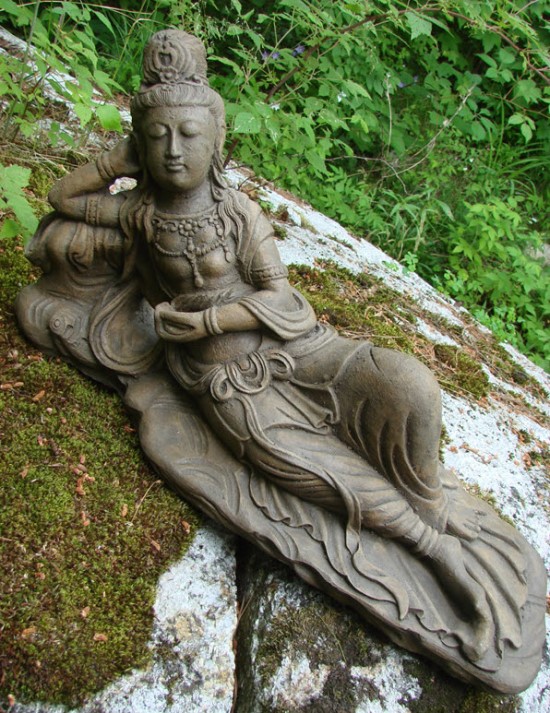 50 Stunning Garden Statue Ideas | Ultimate Home Ideas